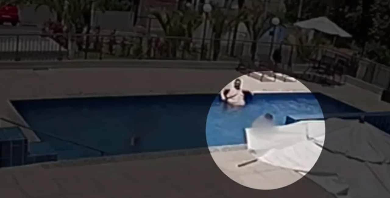 Mulher é Flagrada Pegando Criança Pelo Pescoço E Tentando Afogá La Em